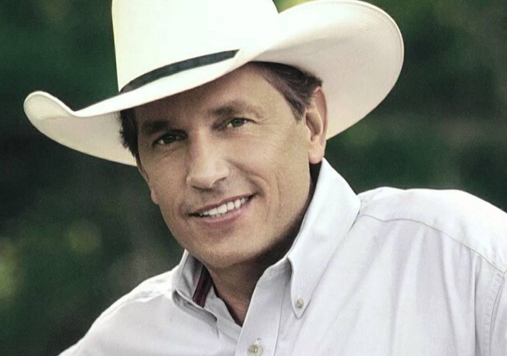 George Strait – "It Ain’t Cool to Be Crazy About You" - MaiBeautySong